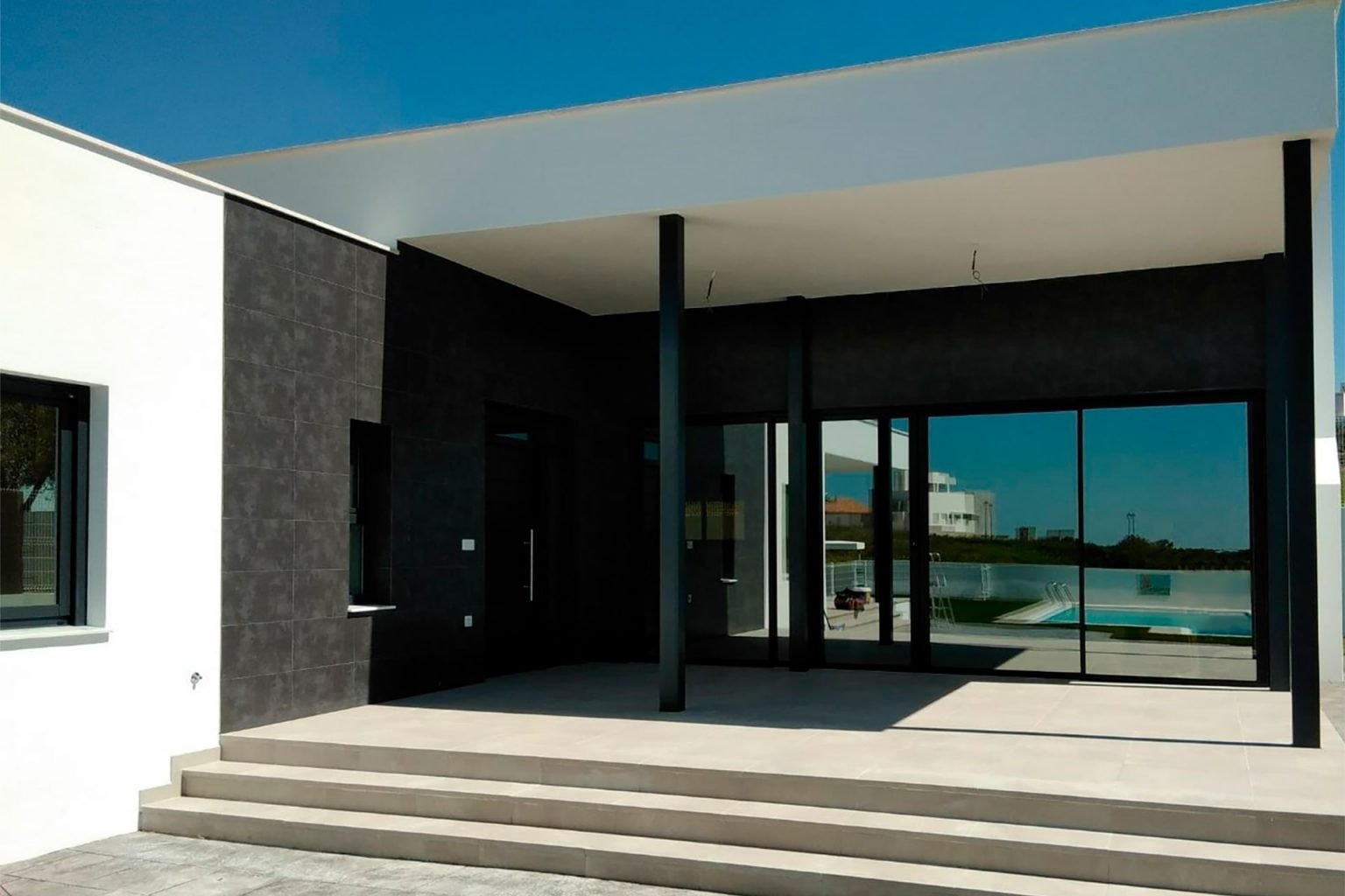 Puertas de PVC de PVC en Sevilla - Aluminios Benjumea